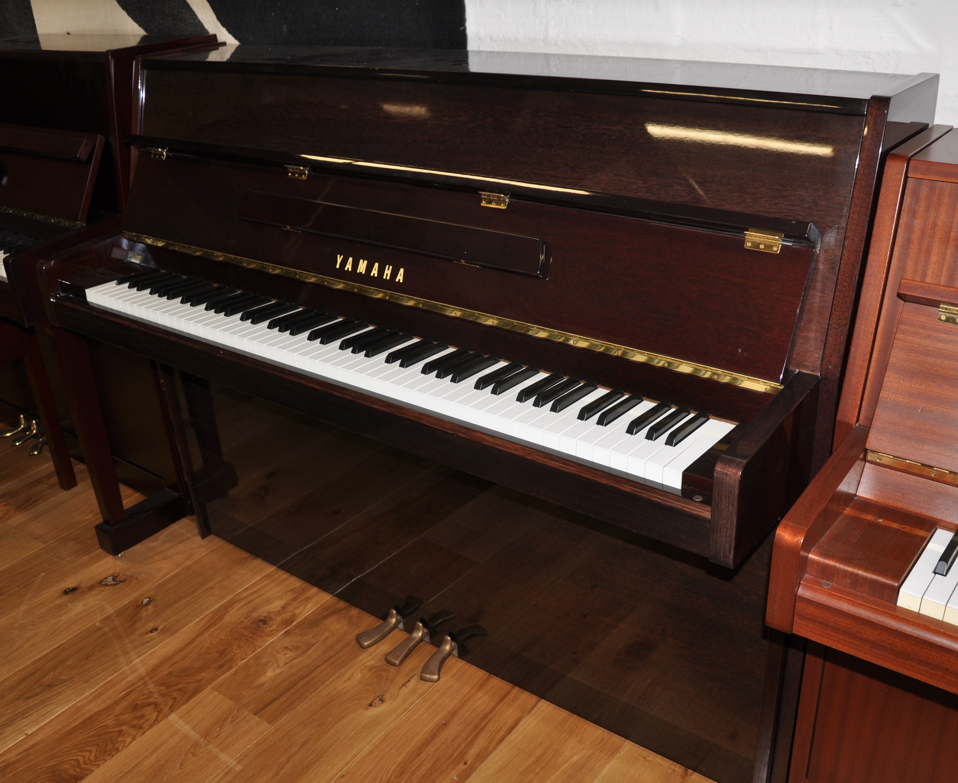 Welcome to Yorkshire Pianos – Yamaha M110 Polished mahogany